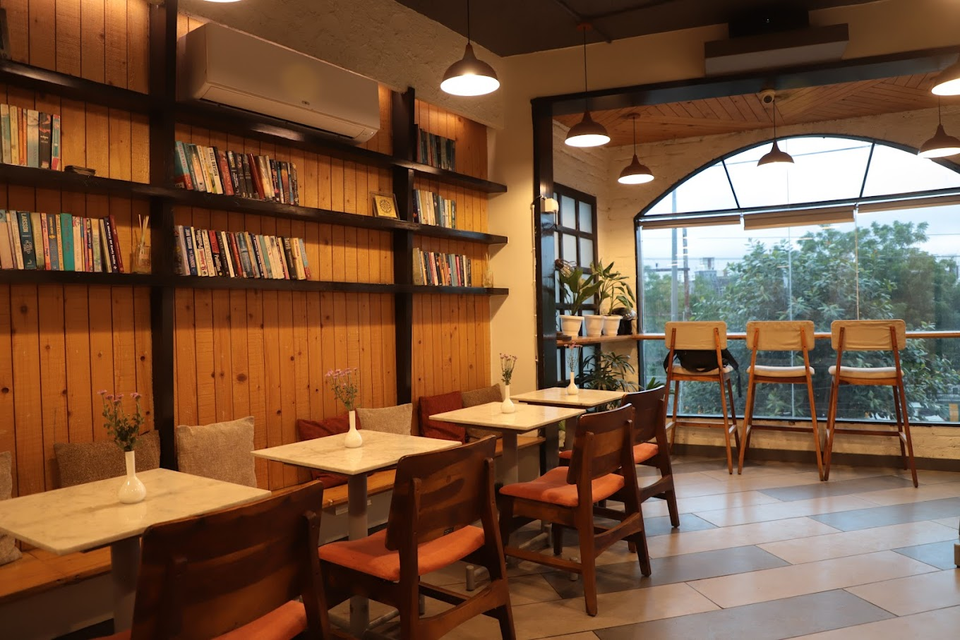 Cafe in Noida- 5 Cafes for Desserts and Coffees ( Must Visit)