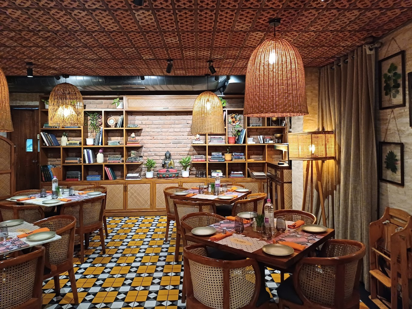 Best Date Places in Noida | 5 Top Cafes For Memorable Date